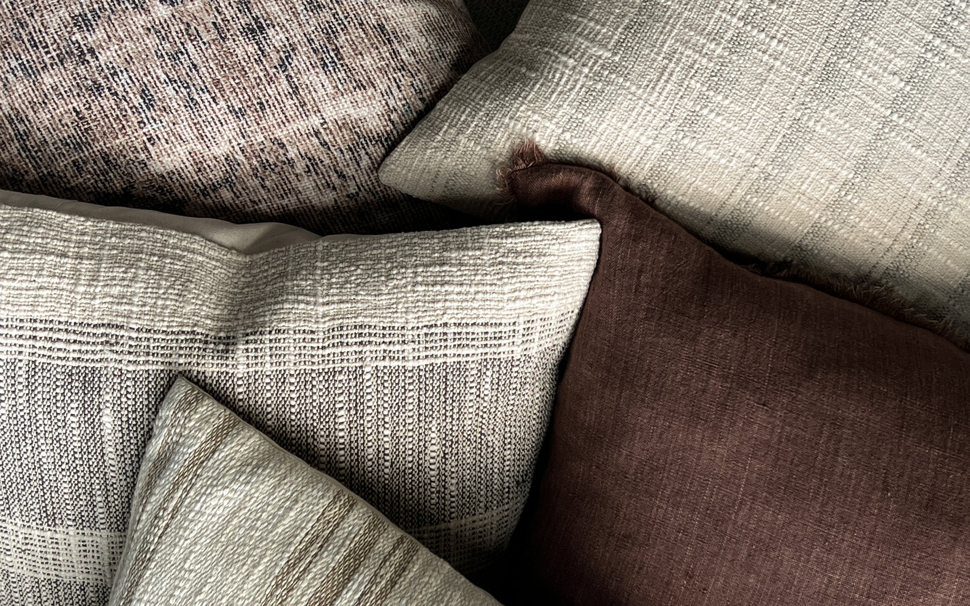 Expert Guide to Styling a Luxurious Bed - Dala Decor