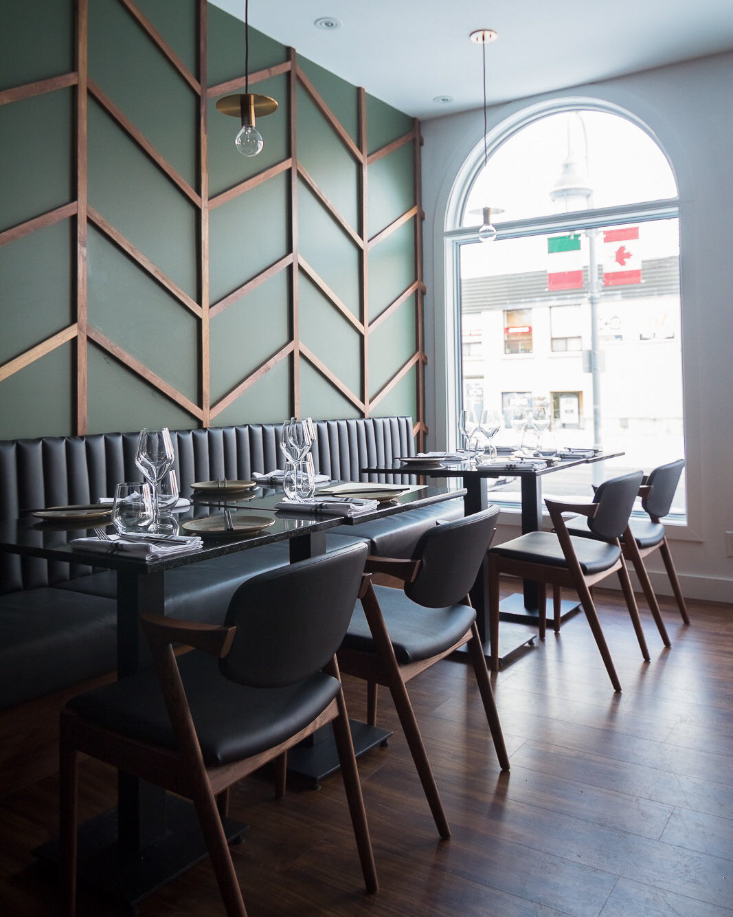 The Ultimate Guide to Perfect Restaurant Seating – Dala Decor